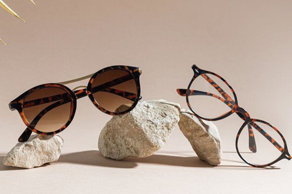 Who Invented Eyeglasses? The Real Story Behind Glasses | GentsEyewear ...